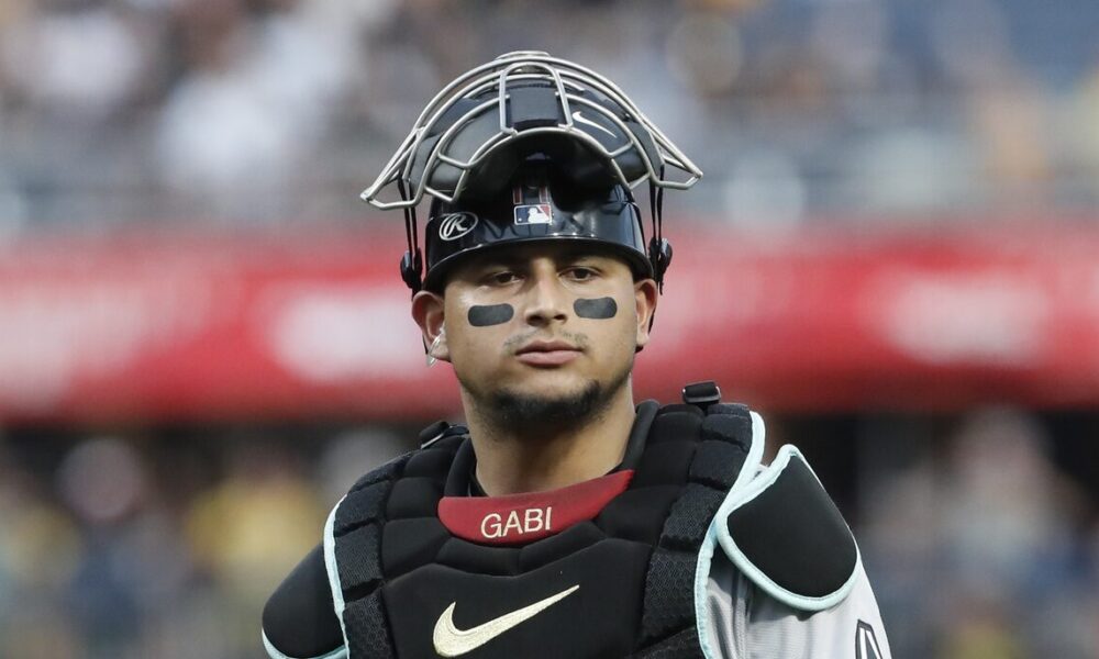 D-backs starting catcher Gabriel Moreno leaves with injury